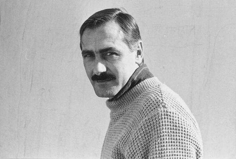 Mengenal Lebih Dekat Biografi dan Perjalanan Karir Barry John - eSatuID