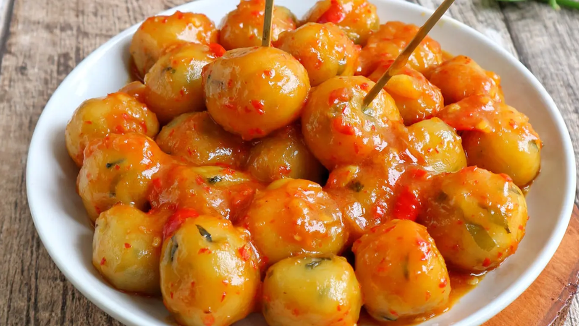 Cemilan yang Enak Buat Mengisi Waktu Luang: Inilah Resep Cilok Mercon dengan Bumbu Kacang