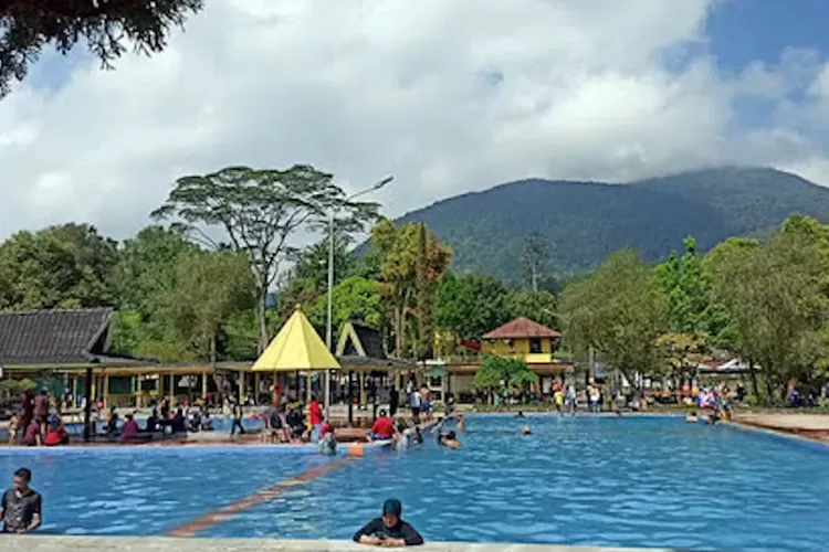 Menikmati Keindahan Alam di Pemandian Air Panas Ciwalini, Bandung