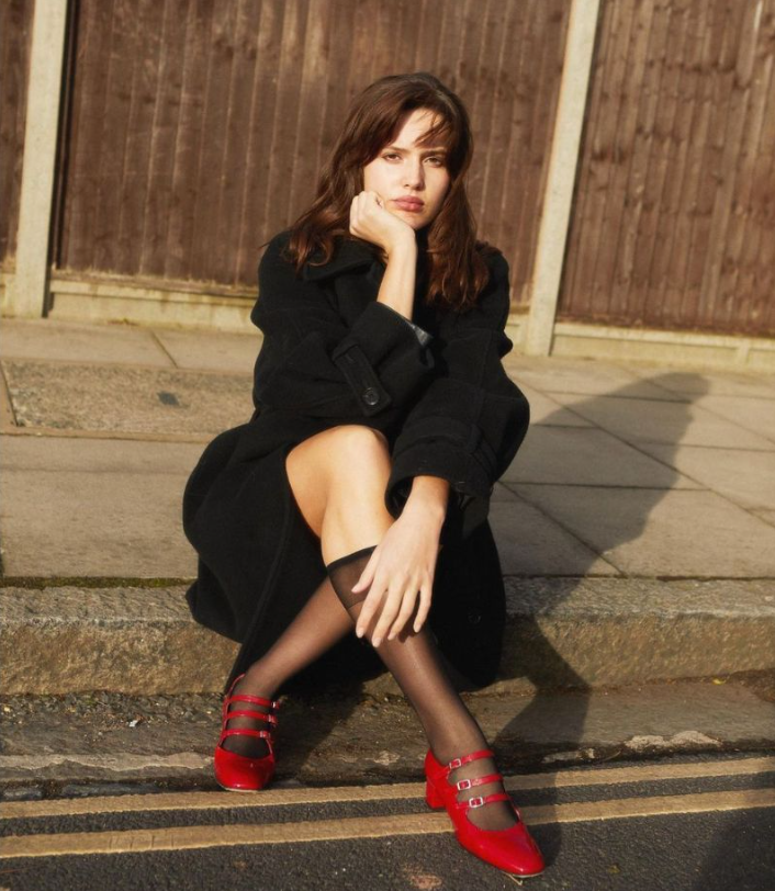 Lihat Kemesraan V BTS dan Ruby Sear di MV Bikin Baper Para Fans: Inilah ...