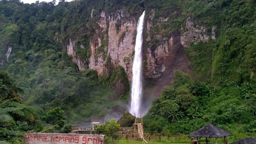 Memikatnya Keindahan Alam: Curug Cibogo, Surga Tersembunyi di Cianjur