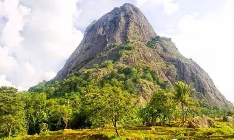 Keindahan Alami Gunung Parang: Destinasi Wisata yang Memukau di Purwakarta