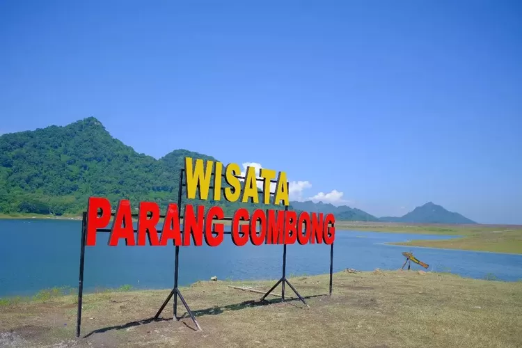 Memikatnya Keindahan Alam Parang Gombong di Purwakarta