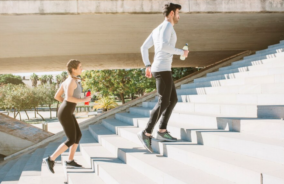 Coba Olahraga Gratis yang Menyehatkan! Inilah 7 Manfaat Latihan Naik ...